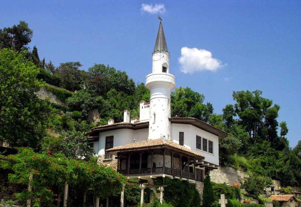 The Story about The Palace and the Botanical Garden in Balchik - Tours ...